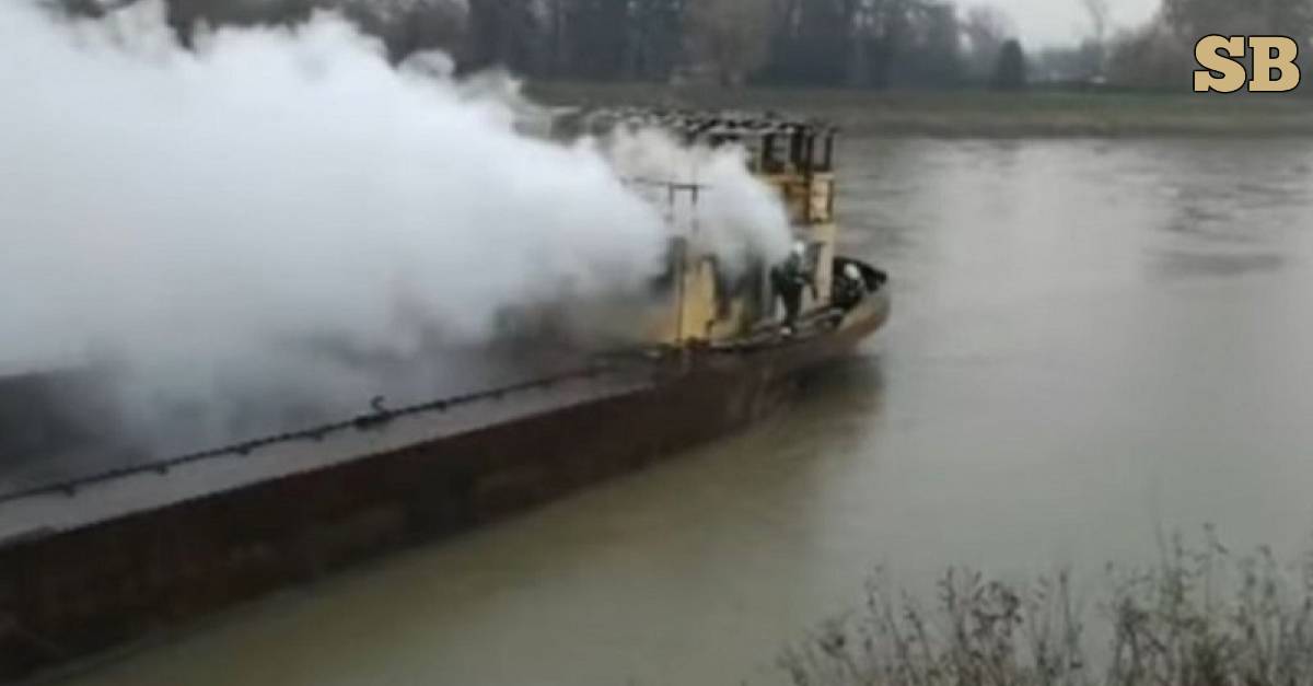 Na Dravi gorio brod tvrtke iz Slavonskog Broda